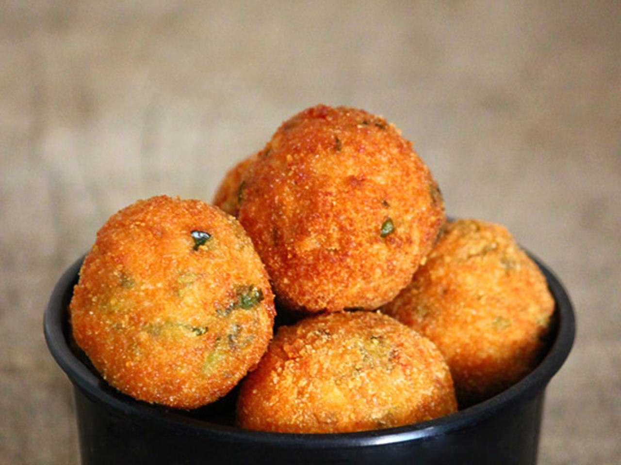 طريقة عمل كرات الدجاج بالجبن | حلوة