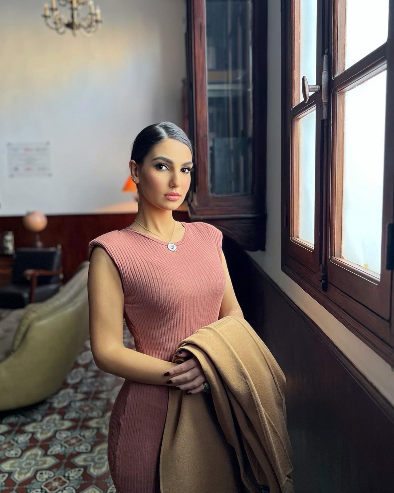 نور عندور طبيبة نفسية ي كليب آدم الجديد "بس بحبك" | حلوة